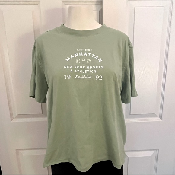 H&M | Tops | Green Graphic Tee | Poshmark